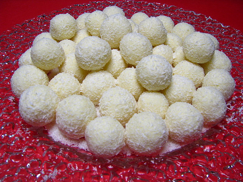 bomboane raffaello | ReteteUsoare.com - Retete culinare